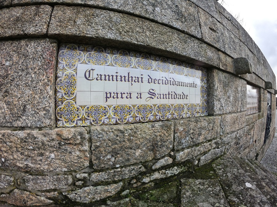 It is an excellent viewpoint nearby Barcelos, called the Franqueira mountain.
Yesterday I cycled a 100k and climbed this ascent too 😉
#portugal #barcelos #franqueira #sanctuary