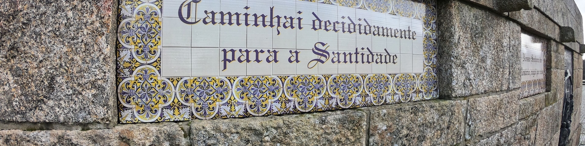 It is an excellent viewpoint nearby Barcelos, called the Franqueira mountain.
Yesterday I cycled a 100k and climbed this ascent too 😉
#portugal #barcelos #franqueira #sanctuary