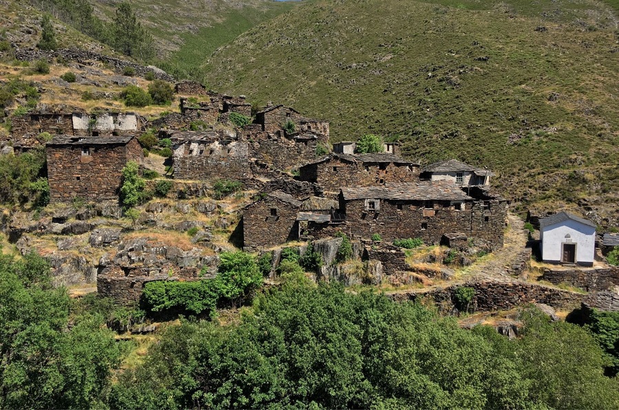 Drave, an abandoned shale small village, in the middle of Arouca mountain. Well preserved thank to the local authorities and the scout group.
Access possible just walking through the mountain.
Arouca Geopark
Portugal