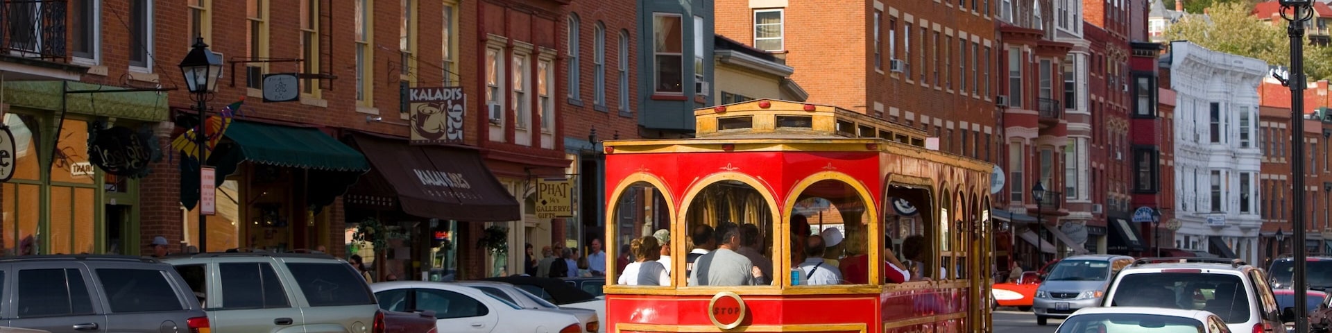 Galena mostrando uma cidade, itens de ferrovia e cenas de rua