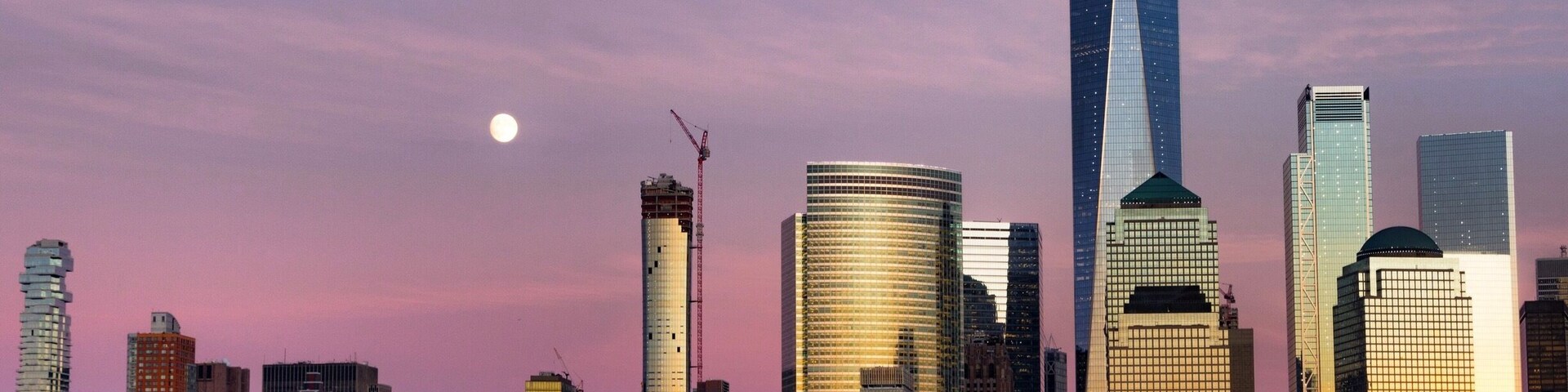 #urbanjungle shot this from the Jersey City water front. One of my favorite spots for sunset and blue hour since the golden light from sunset illuminates the city.