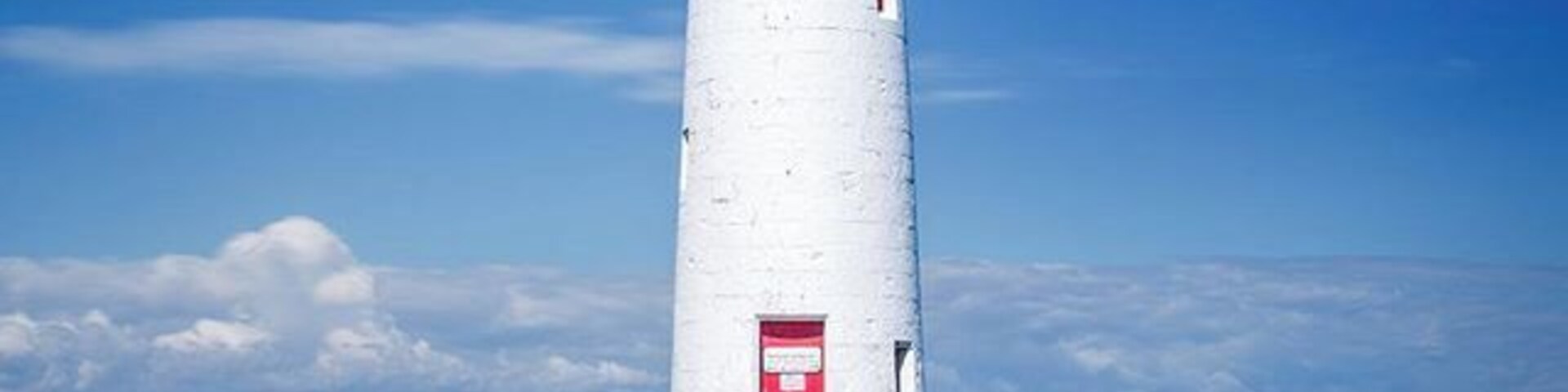 #PortFairy 💙 where Seals swim around the red door lighthouse #STimages2016roadtrip @daily_life_of_stimages #seeaustralia