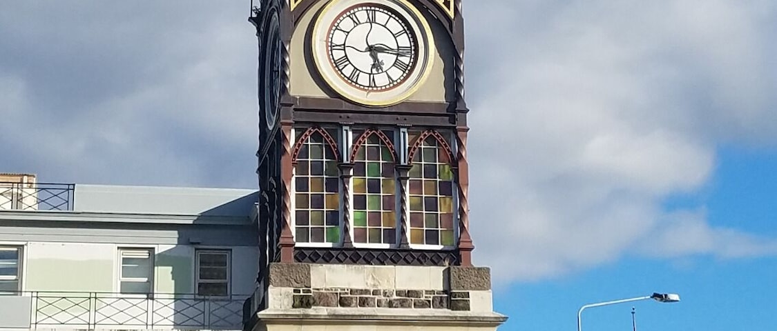The plaque actually says the "Jubilee clock tower ".