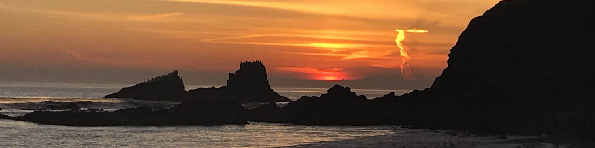 This is a spot most locals know about but most tourist do not.  It is a gorgeous bay north of Main beach in Laguna Beach and it is my happy place to watch incredible sunsets.  Often you will see Dolphins and  Seal playing in the waves#LifeAtExpedia