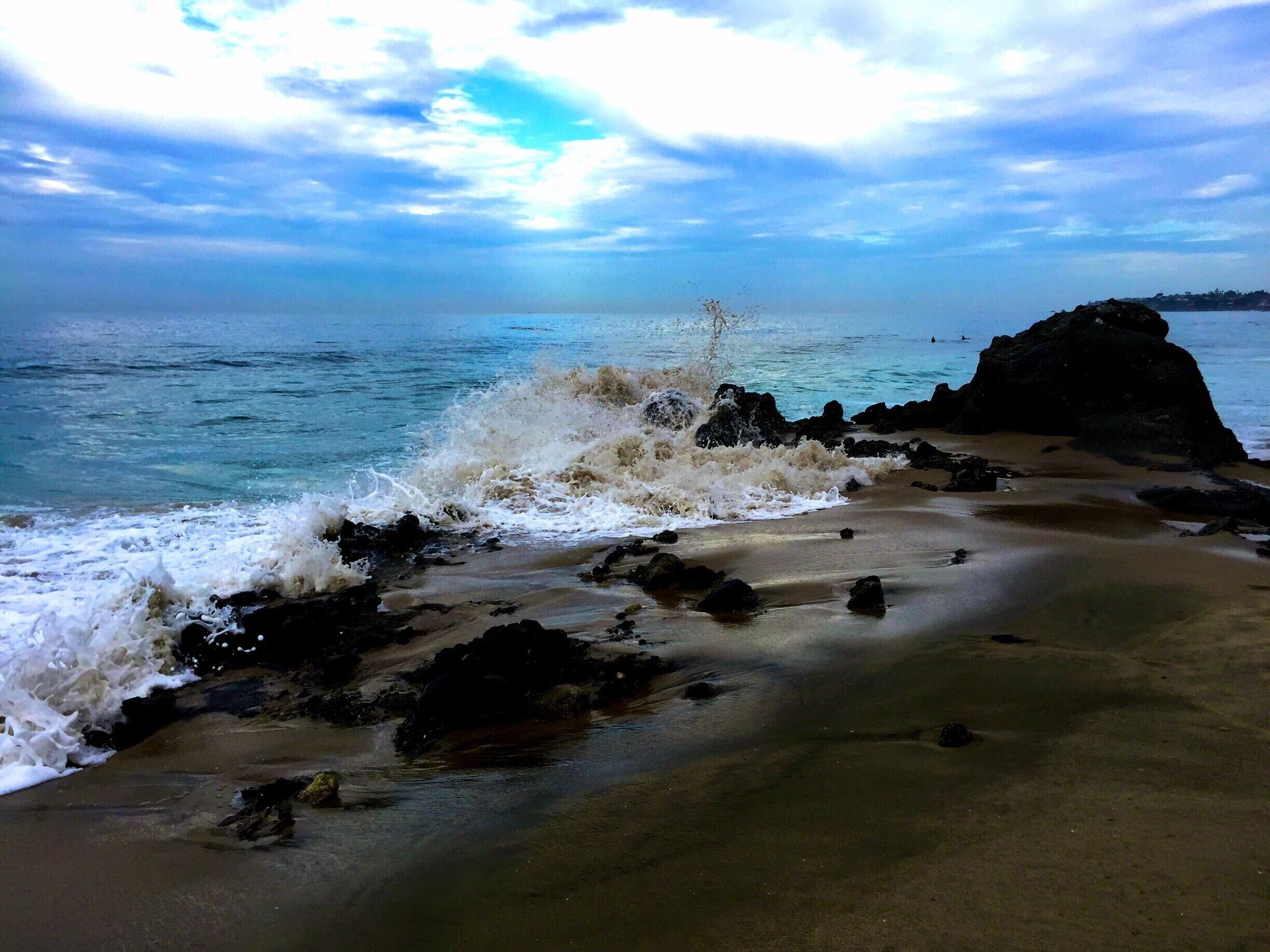 The waves crashing on the shores and jagged rocks of Cress Street Beach, a popular surfing spot for Laguna Beach locals.
#beach
#beachbound
#Laguna
#California
#lifeatexpedia