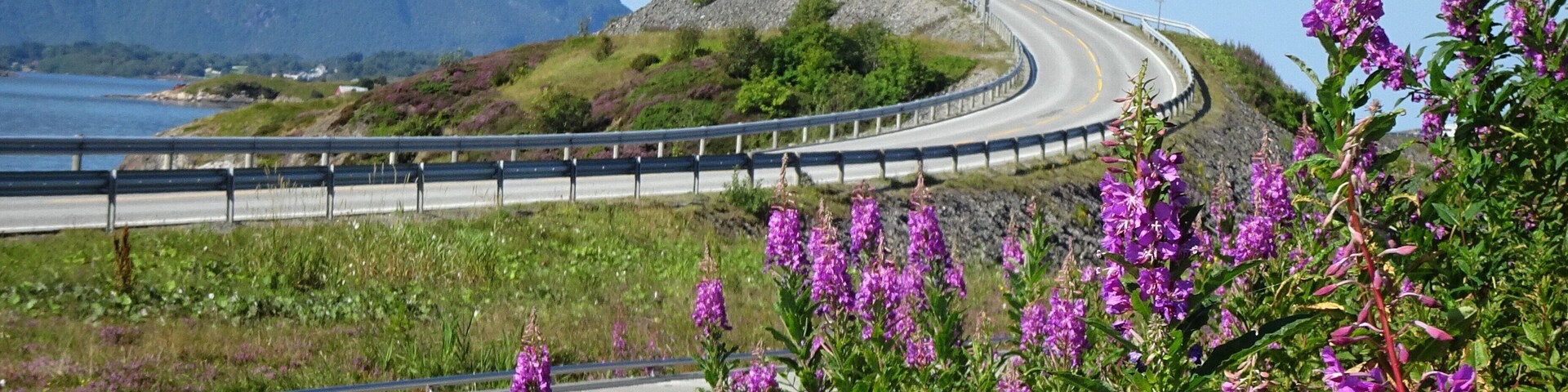The Atlantic Road connects the island Averøy with the mainland via a series of small islands and islets, spanned by a total of eight bridges over 8274 meters. The road is a national tourist route.
Here, on Eldhusøya, you can take a walk on the suspended walkway around the islet. #OntheRoad