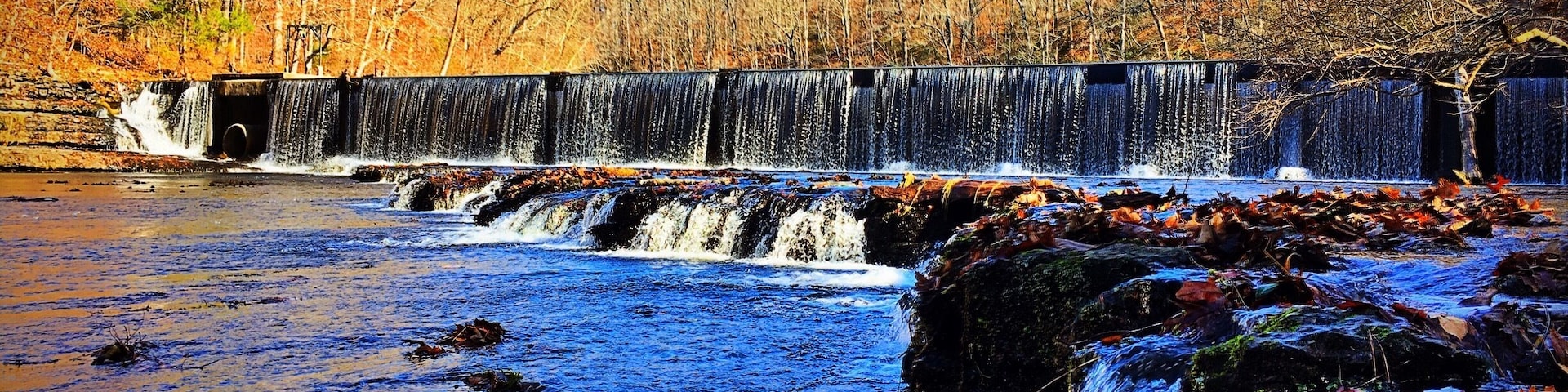 Cool little Tennessee State Park south of Nashville. 5+ miles of hiking trails with numerous scenic waterfalls.