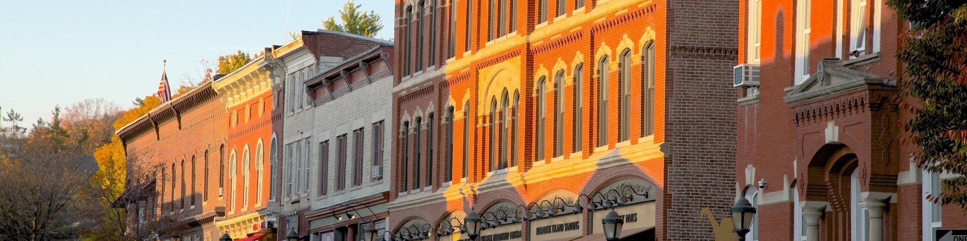 Lee showing street scenes