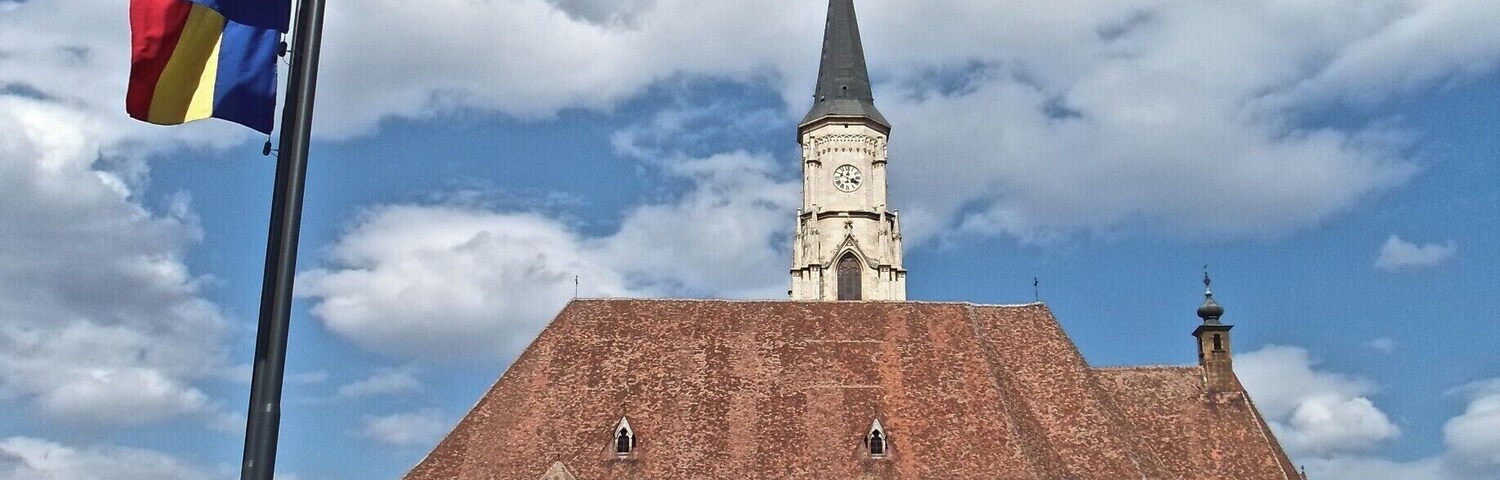 Unirii square with the gigantic monument to Matia Corvin, Romania and Hungary's hero. It won Paris World Exhibition in 1900 and it's on UNESCO list of memorial statues.
https://worldlings.wordpress.com/2016/04/27/transylvania-cluj-napoca/