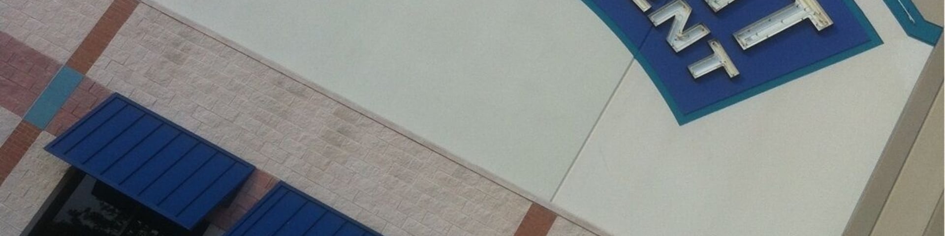 Super cool fun for everyone!! Laser tag, bowling, rock climbing, shuffleboard, pool, neon mini golf, arcade, and a full bar.