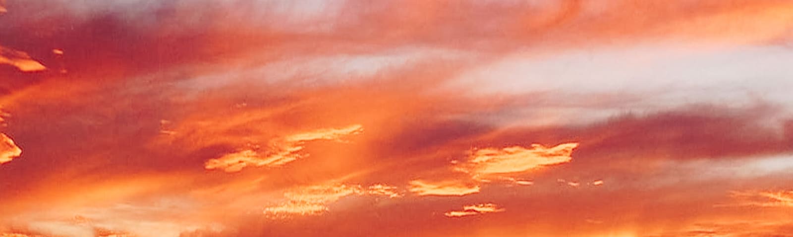 Head over to the Galle Face Green to catch these amazing sunsets. 
#Trover #Sunsets #Travel #Sky
