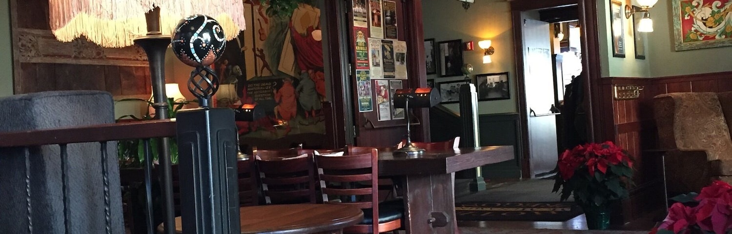 Great home base for exploring Oregon wine country.