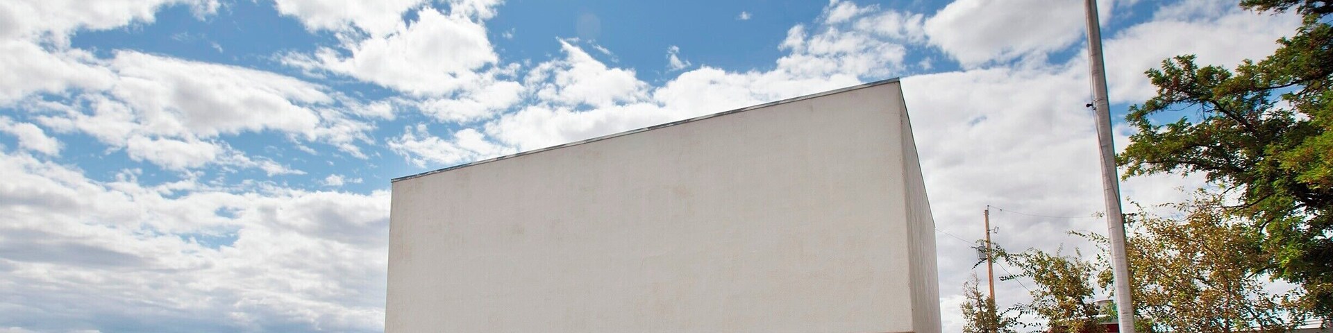 Stop by to learn about the largest floods the world has ever seen! This unique visitor center is very informative about the area's unique geological history, and the rangers can provide tips on activities in the area. Also, in the summer there is an ice cream stand.
The Interpretive Center itself was built in 1965 as a foremost example of “New Formalism”, a modernist idiom known for it's simplicity of form.