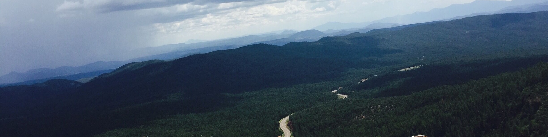 Stopped by the gorgeous view of the Woods Canyon Rim, in the Mogollon Rim Area in Payson, Arizona 😃