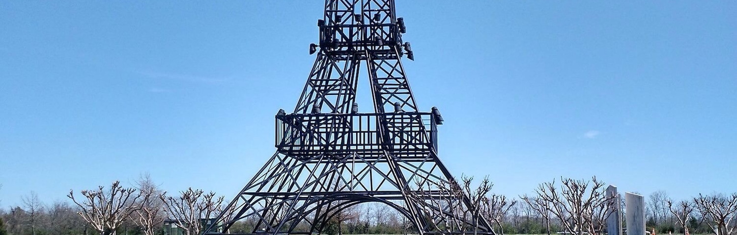 #roadtrip to the Texas Eiffel Tower! #notmybike #cowboyhatontop