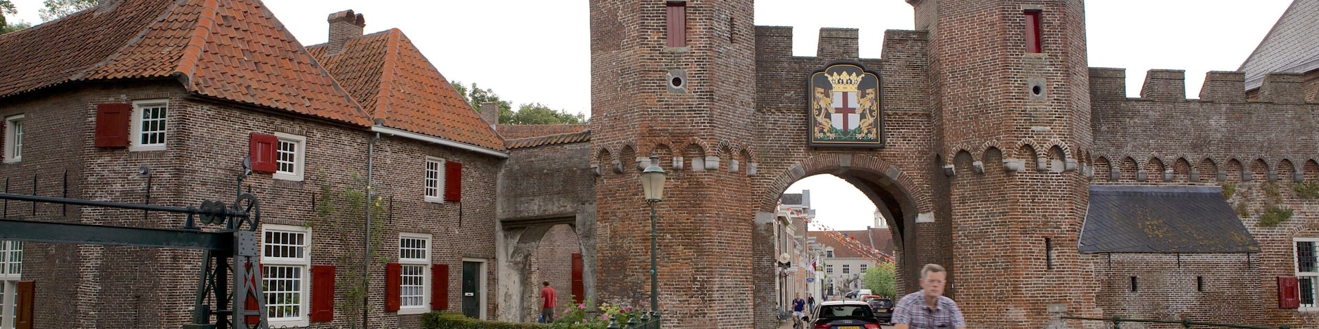 Amersfoort caracterizando ciclismo, elementos de patrimônio e cenas de rua