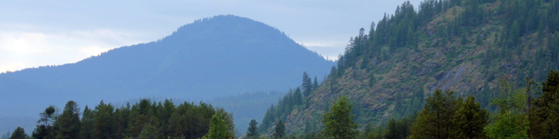 Sandpoint showing a lake or waterhole, tranquil scenes and mountains