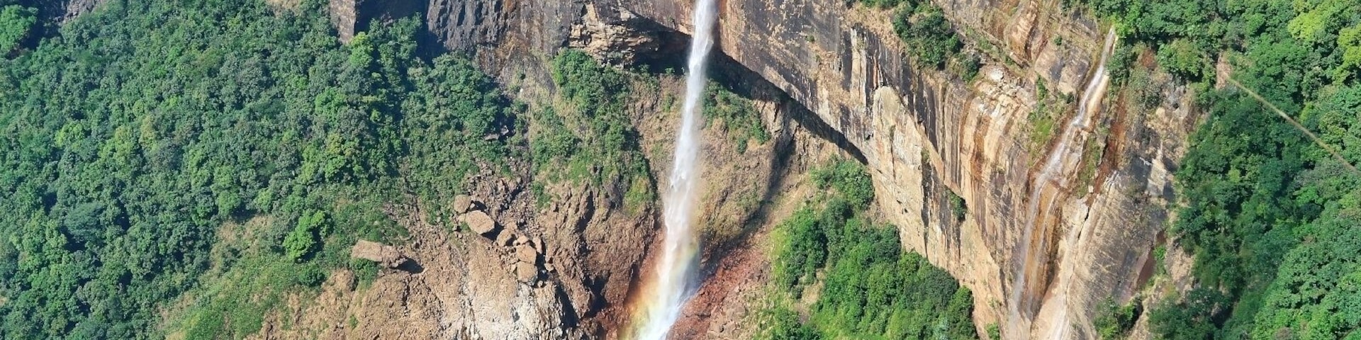 My Northeast Travel diaries: Nohkalikai Falls
It is the tallest plunge waterfall in India. Its height is 1115 feet (340 metres). It is an amazing sight to behold.The waterfall is located near Cherrapunji, one of the wettest places on Earth & is one of the must see things in Meghalaya. We spent whole morning staring at the gigantic canvas of natural beauty.
#nohkalikaifalls #meghalaya #cherrapunjee #India #Incredibleindia #natgeotraveler #lonelyplanetindiaofficial #northeastindiatravel #sohra
#travel